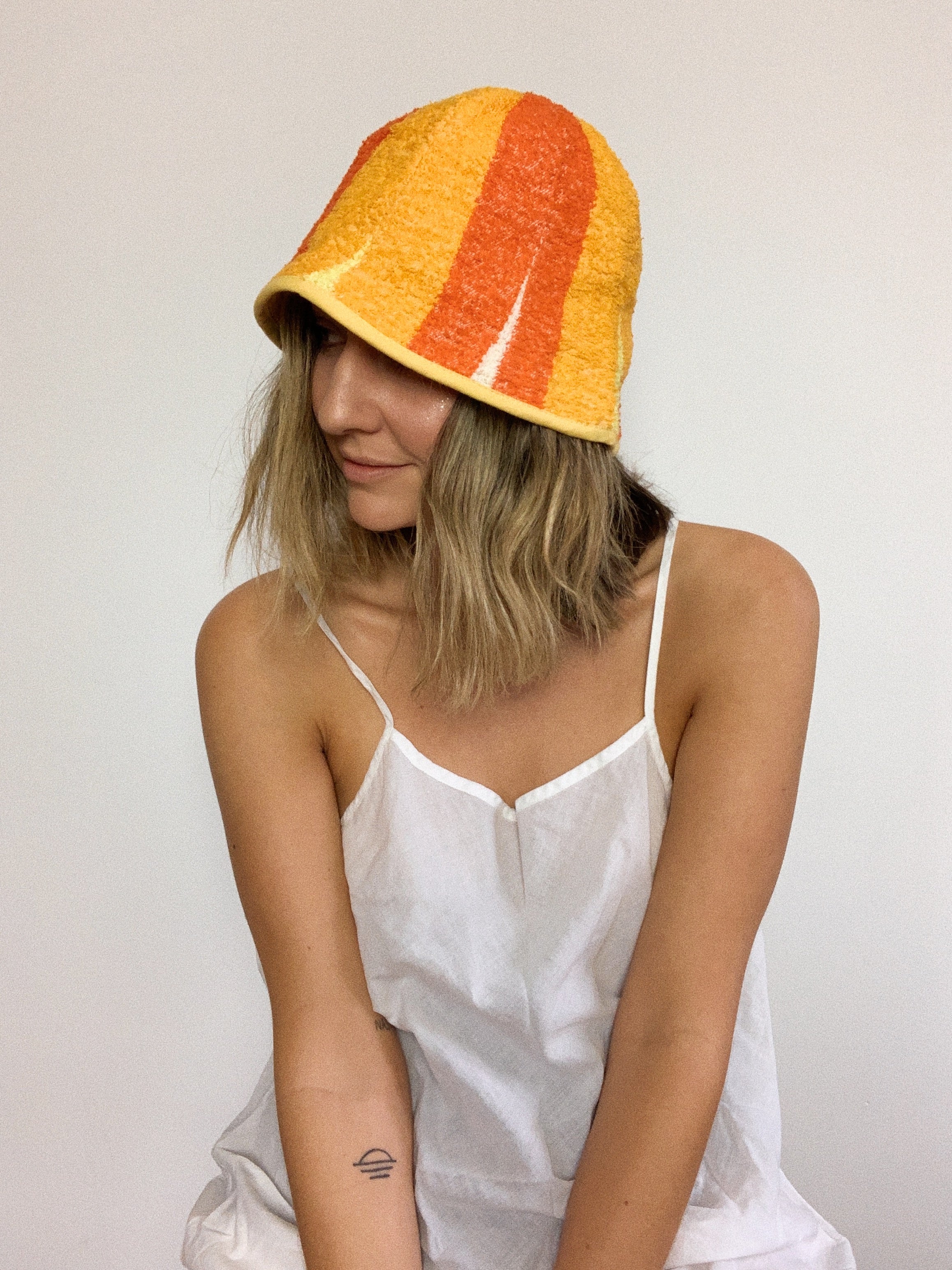TERRY CLOTH TULIP HAT / SMALL – dry vtg and